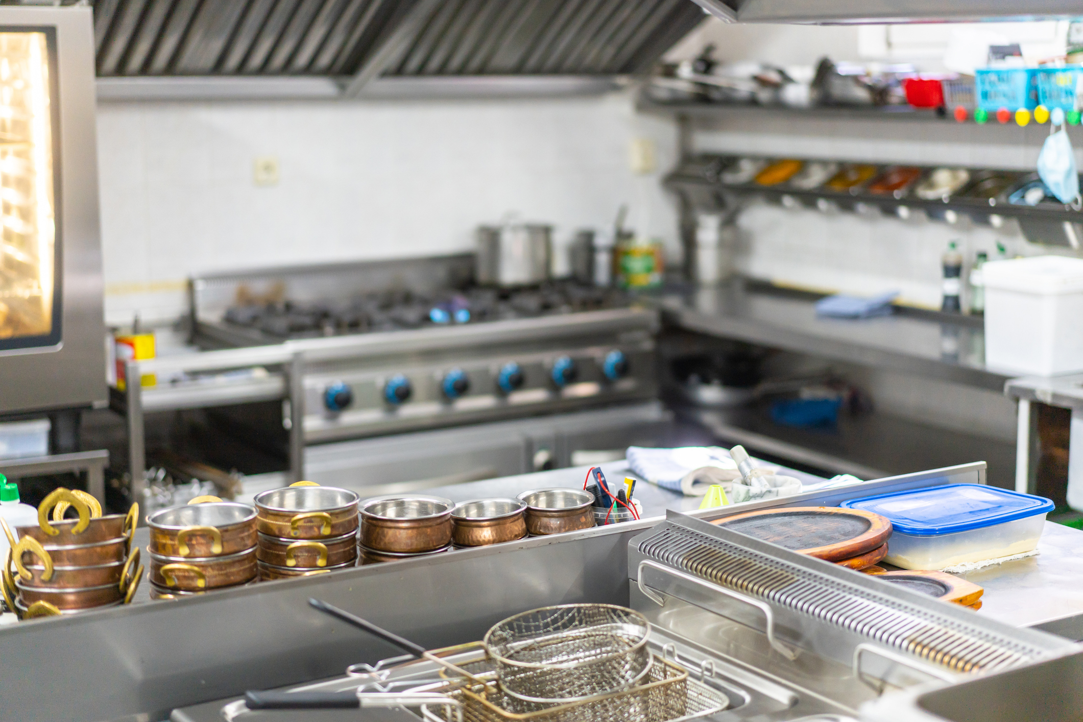 A kitchen counter in a commercial kitchen | Flue Steam